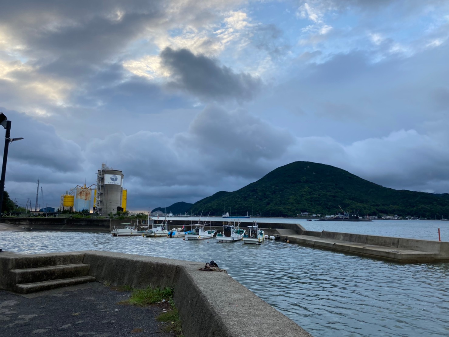 【和歌山県由良町】『由良漁港・海上自衛隊阪神基地』の海釣りガイド（釣れる魚・駐車場・トイレ）｜和歌山釣りwalker